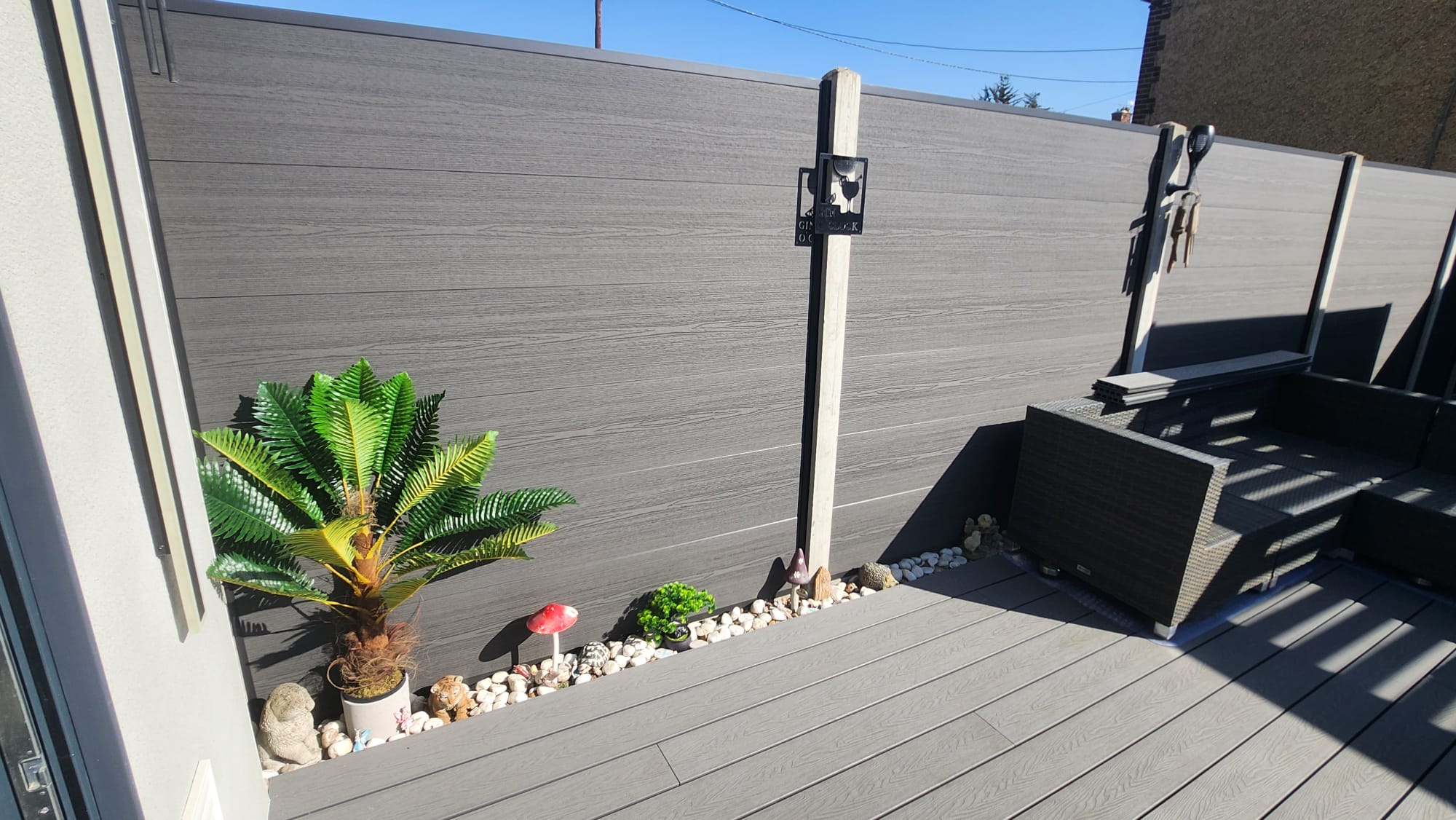 Composite Fencing Panels for Outdoor Spaces | eComposite